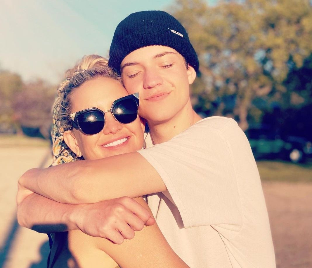 Ryder Robinson: Ο γιος της Kate Hudson είναι ίδιος η μαμά του - Η ...