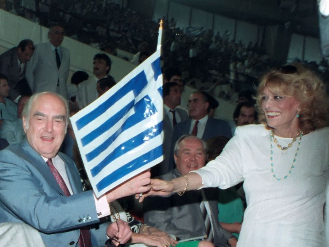 Για τα 50 χρόνια ΠΑ.ΣΟ.Κ, το Twitter/ X και η Δημήτρη Λιάνη νοσταλγούν ...