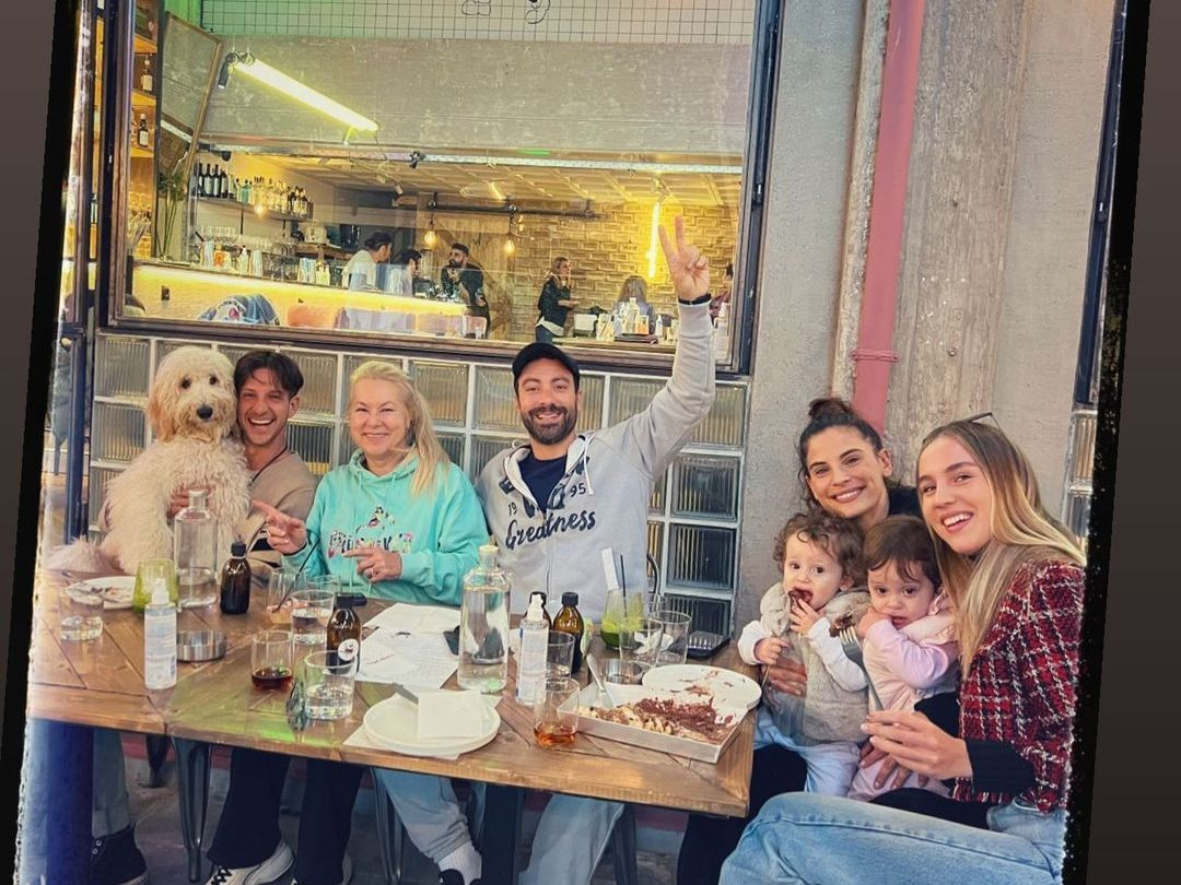 Ο Σάκης Τανιμανίδης πήγε για brunch με τις γυναίκες της ζωής του και ...