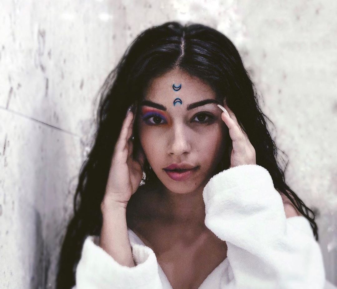 Η αλλαγή στα μαλλιά της Natasha Kay είναι απίθανη και θα σε αφήσει ...