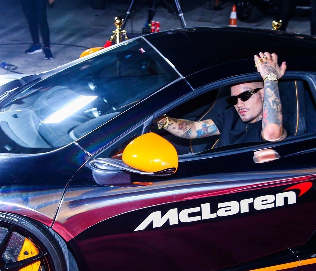 O Snik δεν κολλάει πουθενά! Μόλις «έσκασε» το music video του «Millionaire» - Queen.gr