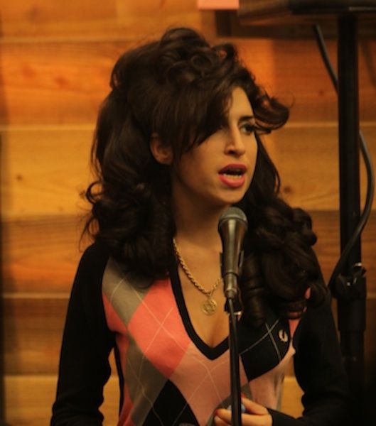 Η δυναμική εκκίνηση της Amy Winehouse - Queen.gr
