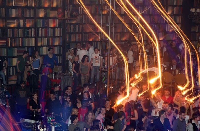 Το τέλος της ελληνικής show biz... - Queen.gr