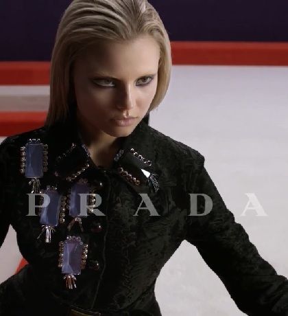 Μια παρτίδα σκάκι με την υπογραφή του οίκου Prada - Queen.gr