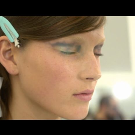 Video: Backstage στο show του οίκου Prada - Queen.gr