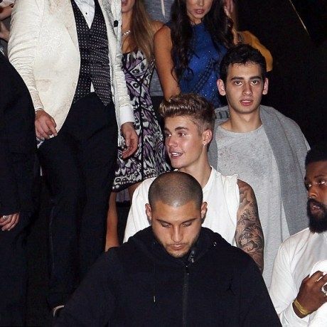 Αποκλείεται! Ποιος να το πίστευε πως o Justin Bieber κάνει παρέα με την ...