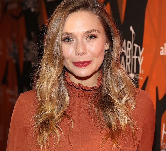 Η Elizabeth Olsen φόρεσε το κομμάτι που όλες οι γυναίκες θα λατρέψουν ...