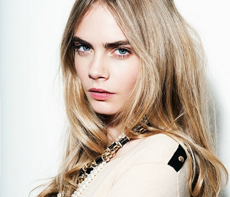 Η Cara Delevingne «ξαναχτυπά» και αυτή τη φορά είναι στην κυριολεξία ...