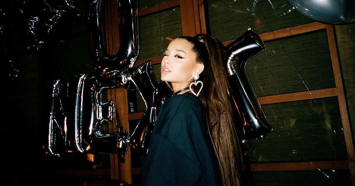 GirlBoss Move! Η Ariana Grande δείχνει στους υπεύθυνους των Grammy τι ...