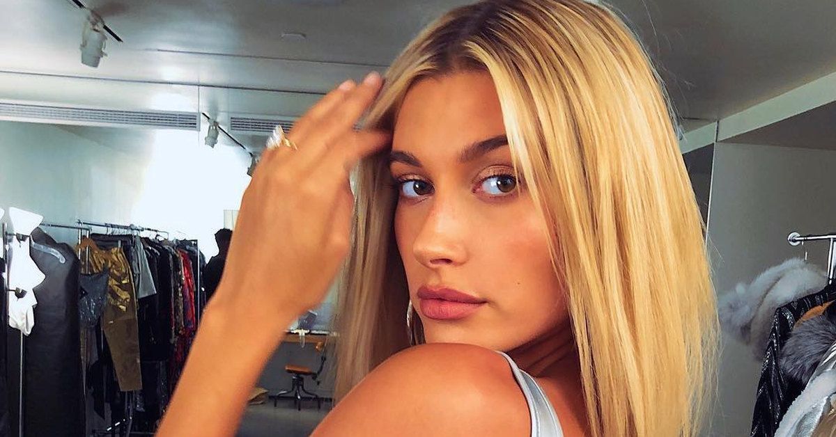 Η Hailey Bieber έβαψε τα μαλλιά της και το χρώμα είναι τουλάχιστον ...