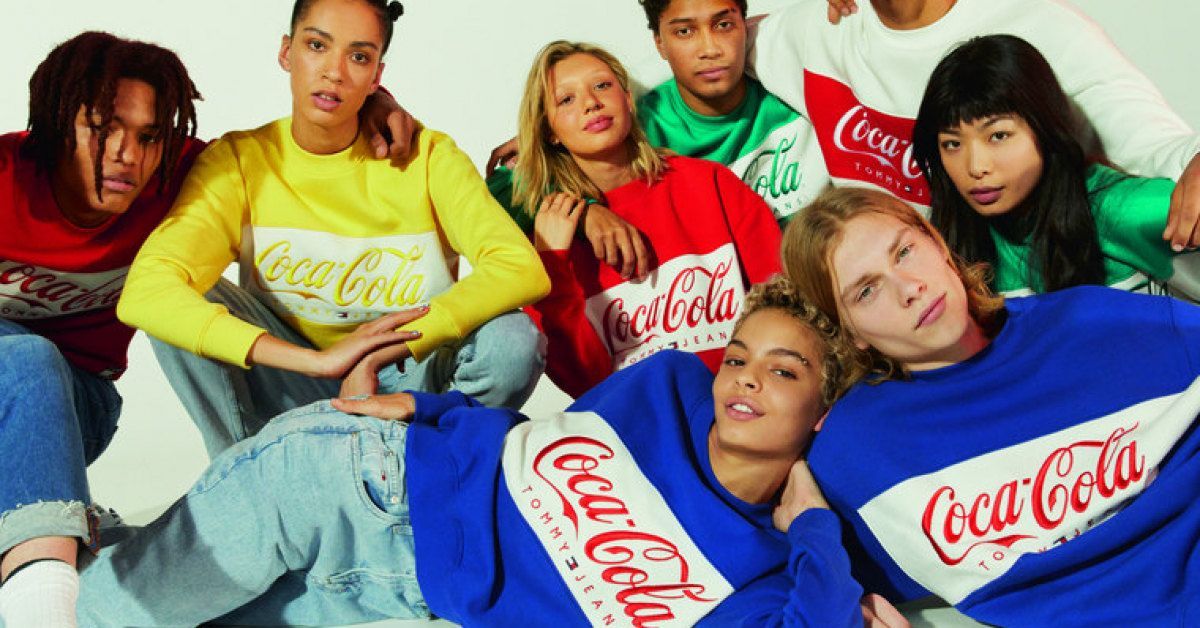 Ο Tommy Hilfiger λανσάρει την Capsule συλλογή Tommy Jeans Coca Cola ...