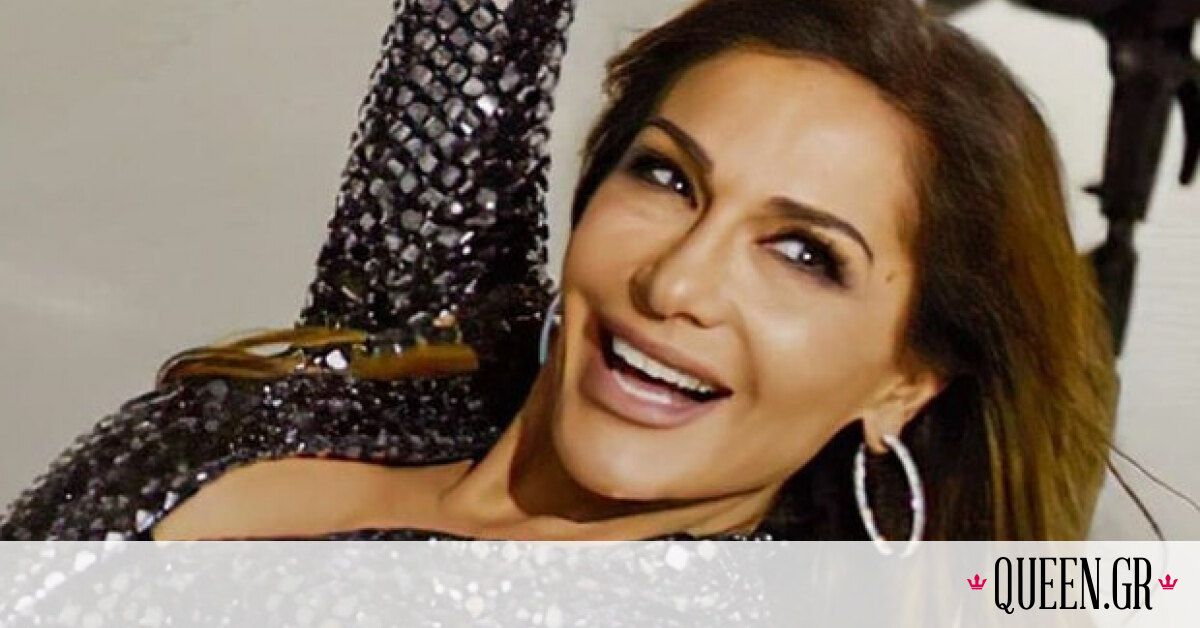 Το εντυπωσιακό μινι φόρεμα της Δέσποινας Βανδή στο πρώτο live του J2US - Queen.gr