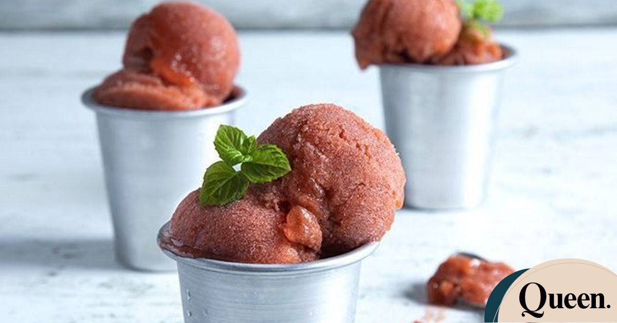 Άκης Πετρετζίκης: Σορμπέ rhubarb - Queen.gr