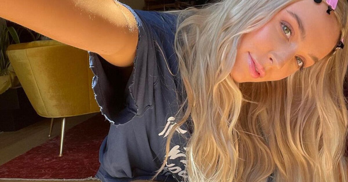 Alex Cooper: Ποια είναι η 26χρονη που έχει βάλει «φωτιά» στο Spotify με το ανατρεπτικό της ...