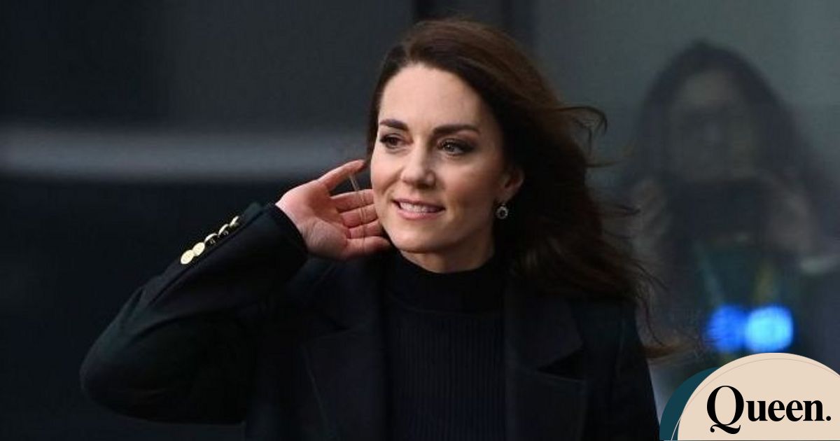Στην πρώτη εμφάνιση μετά το dress- gate, η Kate Middleton αντέδρασε ...