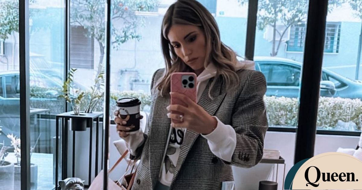 Η Αθηνά Οικονομάκου έχει ένα αγαπημένο σακάκι για την άνοιξη που φοράει στο repeat - Queen.gr