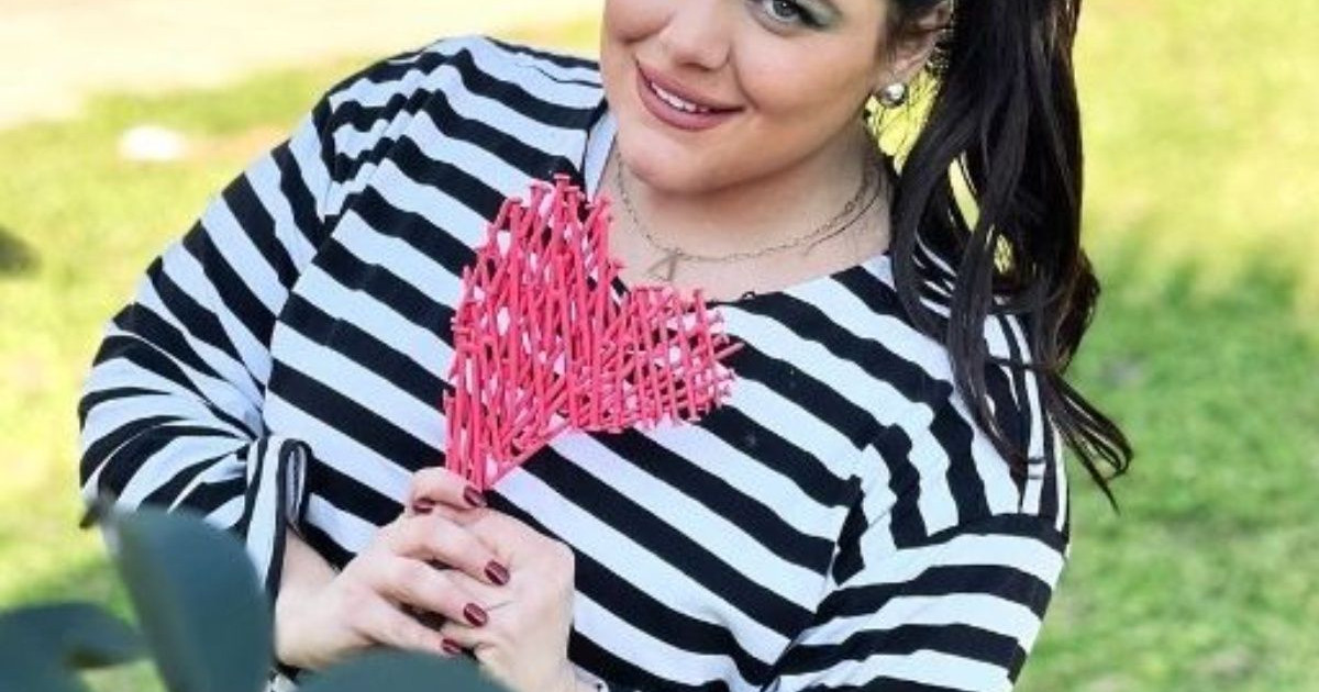 Δανάη Μπάρκα: Οι νέες πόζες με μαγιό στο μπαλκόνι της! - Queen.gr