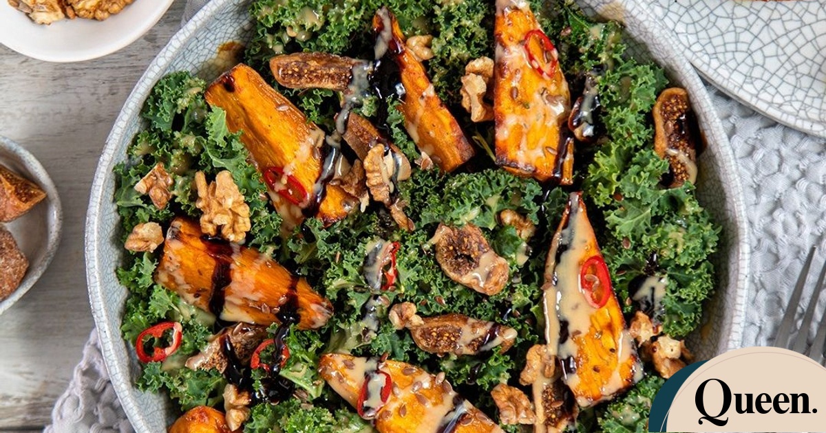Άκης Πετρετζίκης: Σαλάτα με kale και γλυκοπατάτες - Queen.gr
