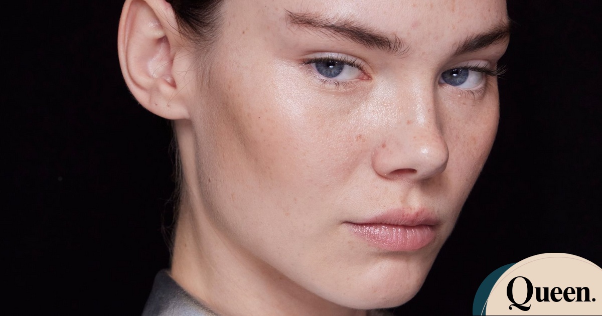 Genius! 3 tips για να μην «σπάει» το concealer κάτω από τα μάτια - Queen.gr