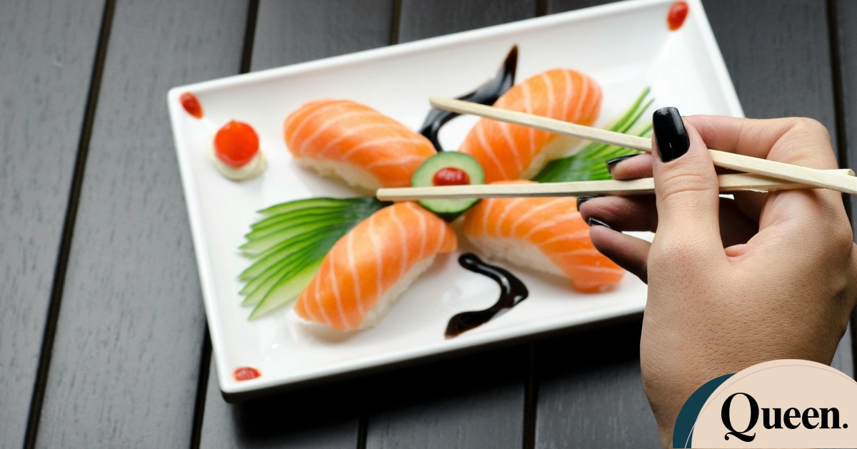 Μαγειρεύεις λάθος τον σολομό και αυτό είναι το hack που θα δώσει «ένταση» στο πιάτο σου - Queen.gr