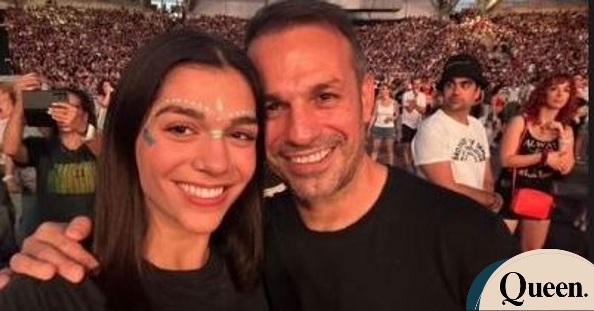 Ο Ντέμης Νικολαΐδης με την κόρη του Μελίνα και την Αλεξάνδρα Νικολαΐδου στους Coldplay - Queen.gr