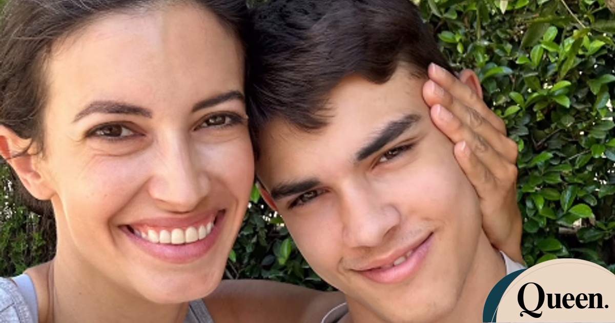 Κλασική Ελληνίδα μάνα «ζακέτα να πάρεις» η Μάρα Δαρμουσλή με τον ...