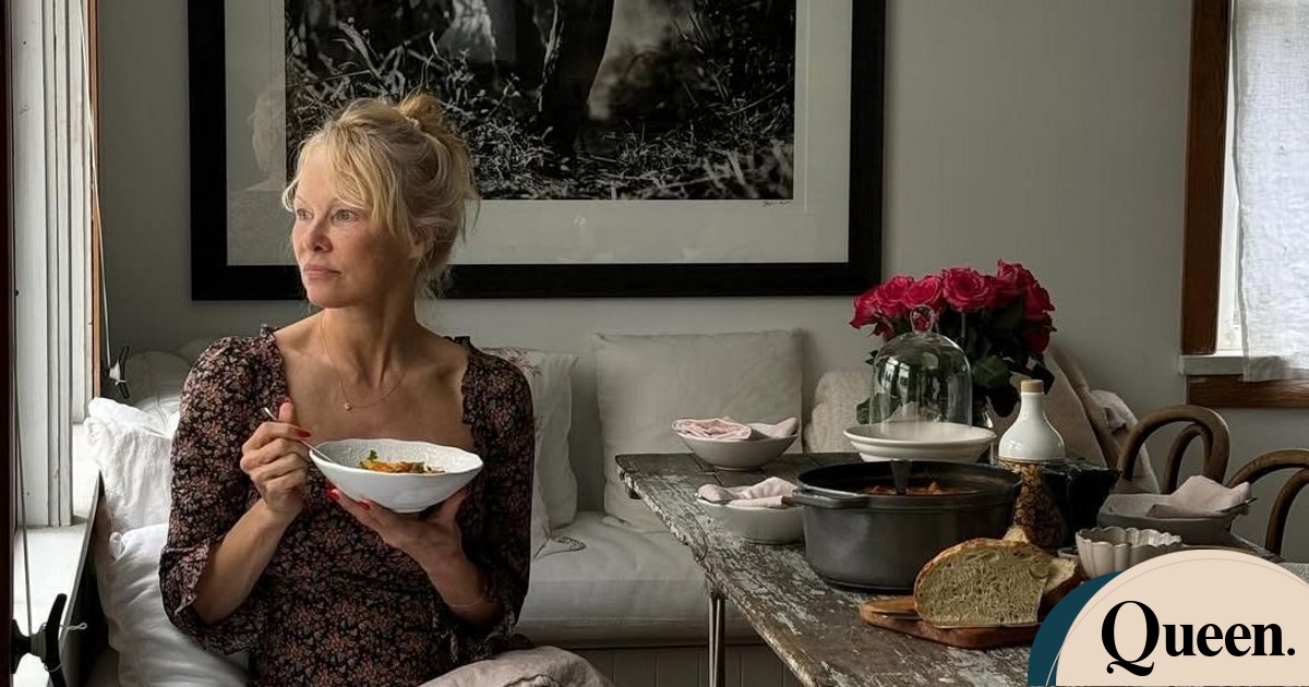 Η αγαπημένη χειμωνιάτικη σούπα της Pamela Anderson είναι το comfort ...