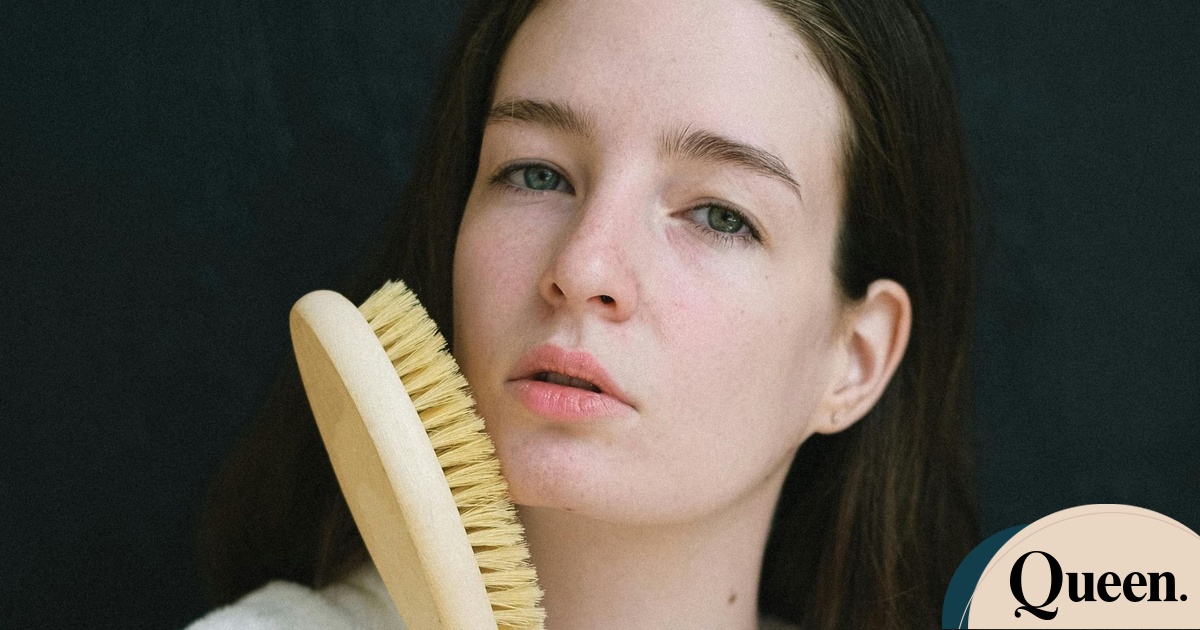 Dry brushing στο πρόσωπο: Όλα όσα πρέπει να γνωρίζεις πριν το ...