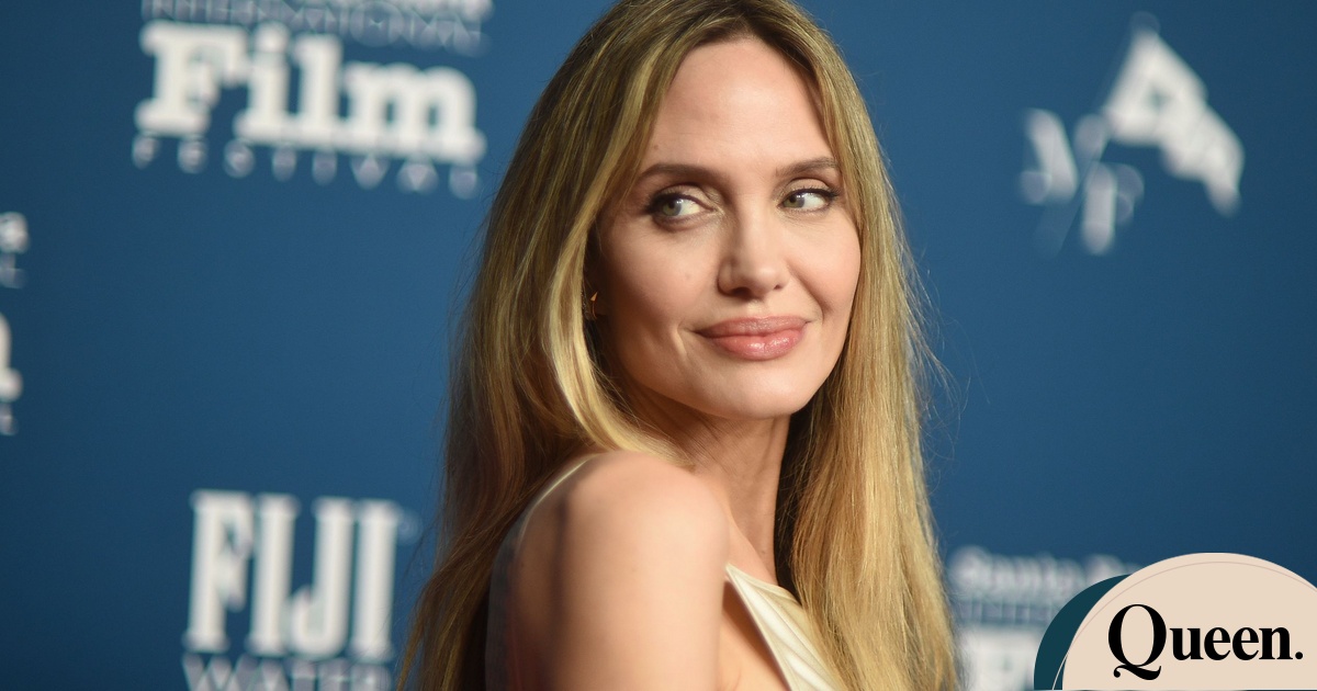 Τα δάκρυα της Angelina Jolie για τη μαμά της - Η αφιέρωση σε εκείνη του ...