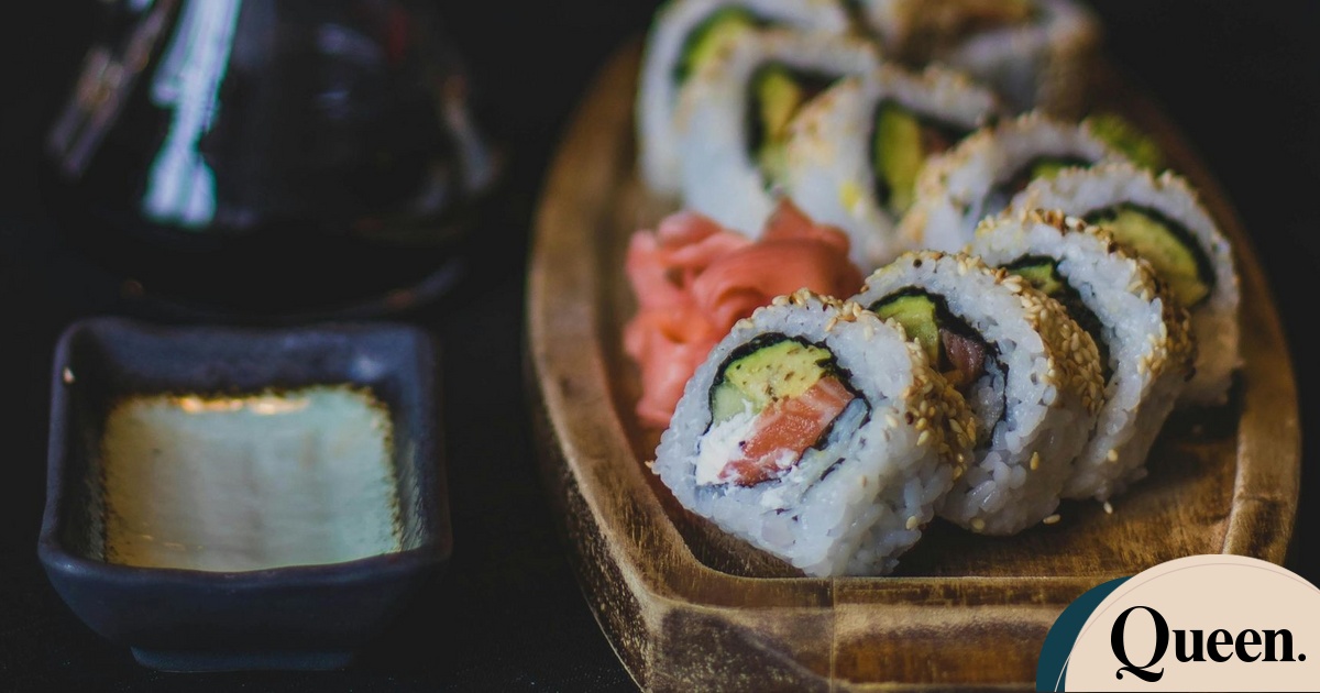 Η viral συνταγή για να φτιάξεις sushi χρησιμοποιώντας τη φόρμα για τα ...