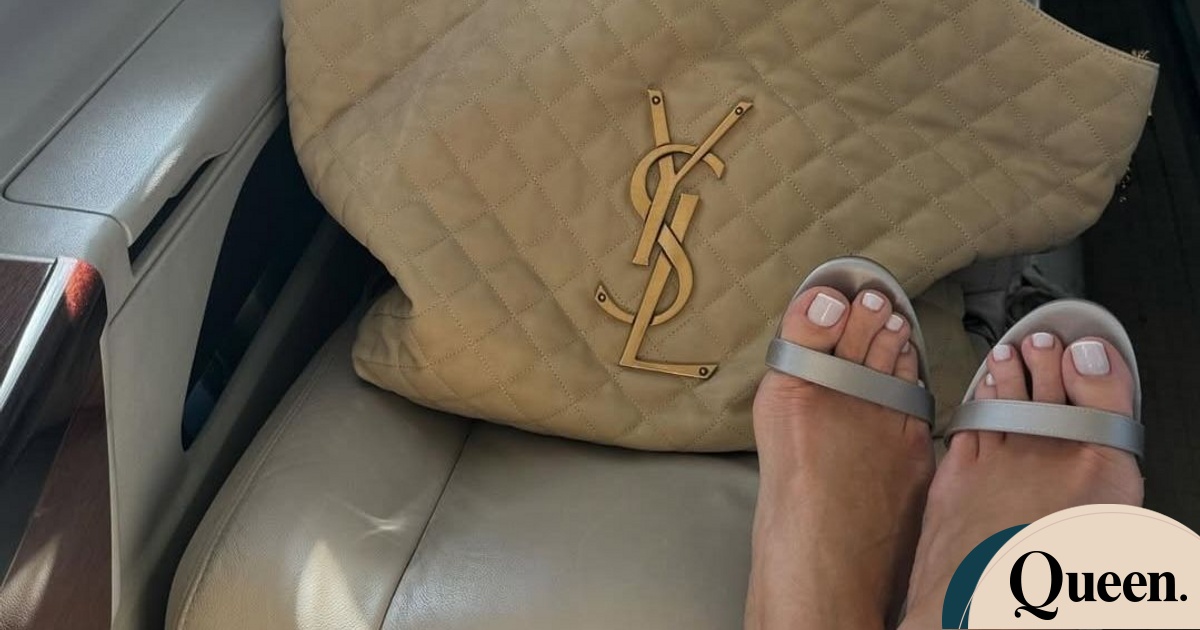 Nail experts approved! Αυτό είναι το πιο δημοφιλές & εκλεπτυσμένο χρώμα για καλοκαιρινό pedicure ...