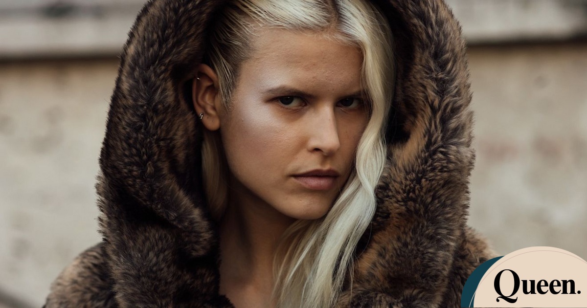 Βροχερή μέρα χωρίς άγχος: Δύο χτενίσματα που φαίνονται τέλεια ό,τι κι αν γίνει - Queen.gr