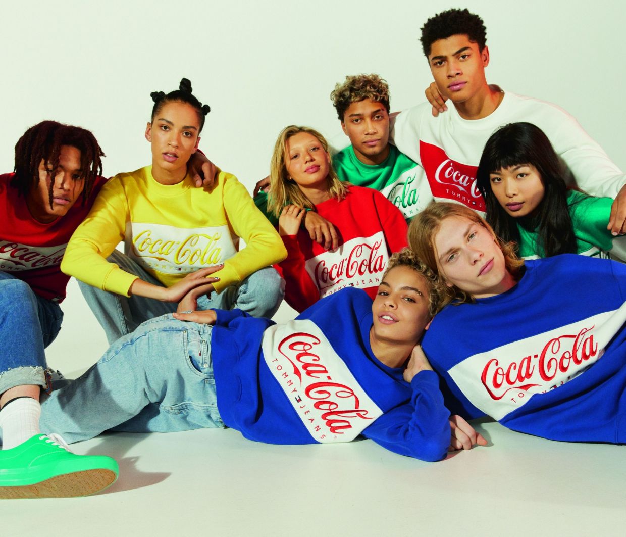 Ο Tommy Hilfiger λανσάρει την Capsule συλλογή Tommy Jeans Coca Cola ...