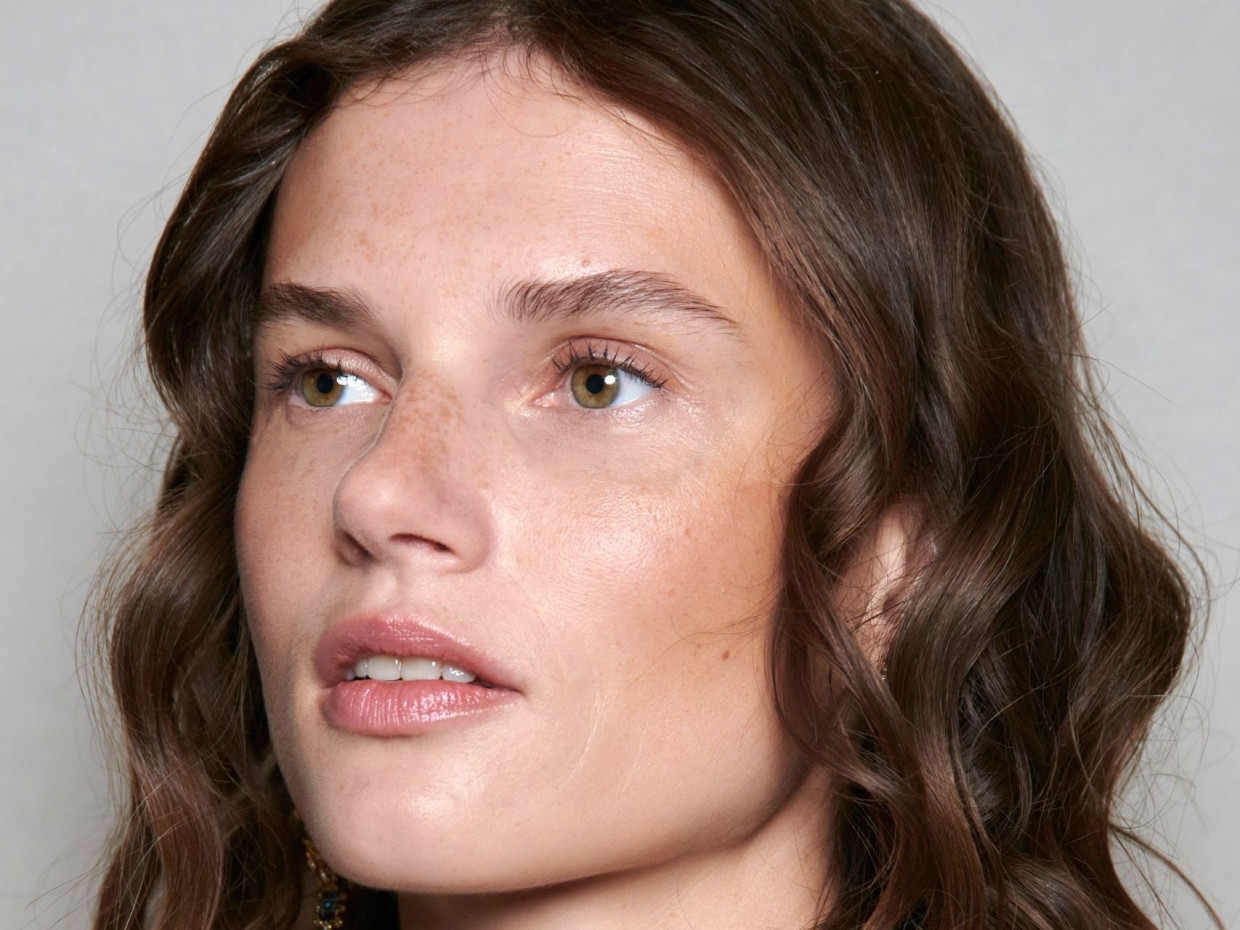 Cloud skin: Η τάση που «παντρεύει» το skincare με το μακιγιάζ θα γίνει ...