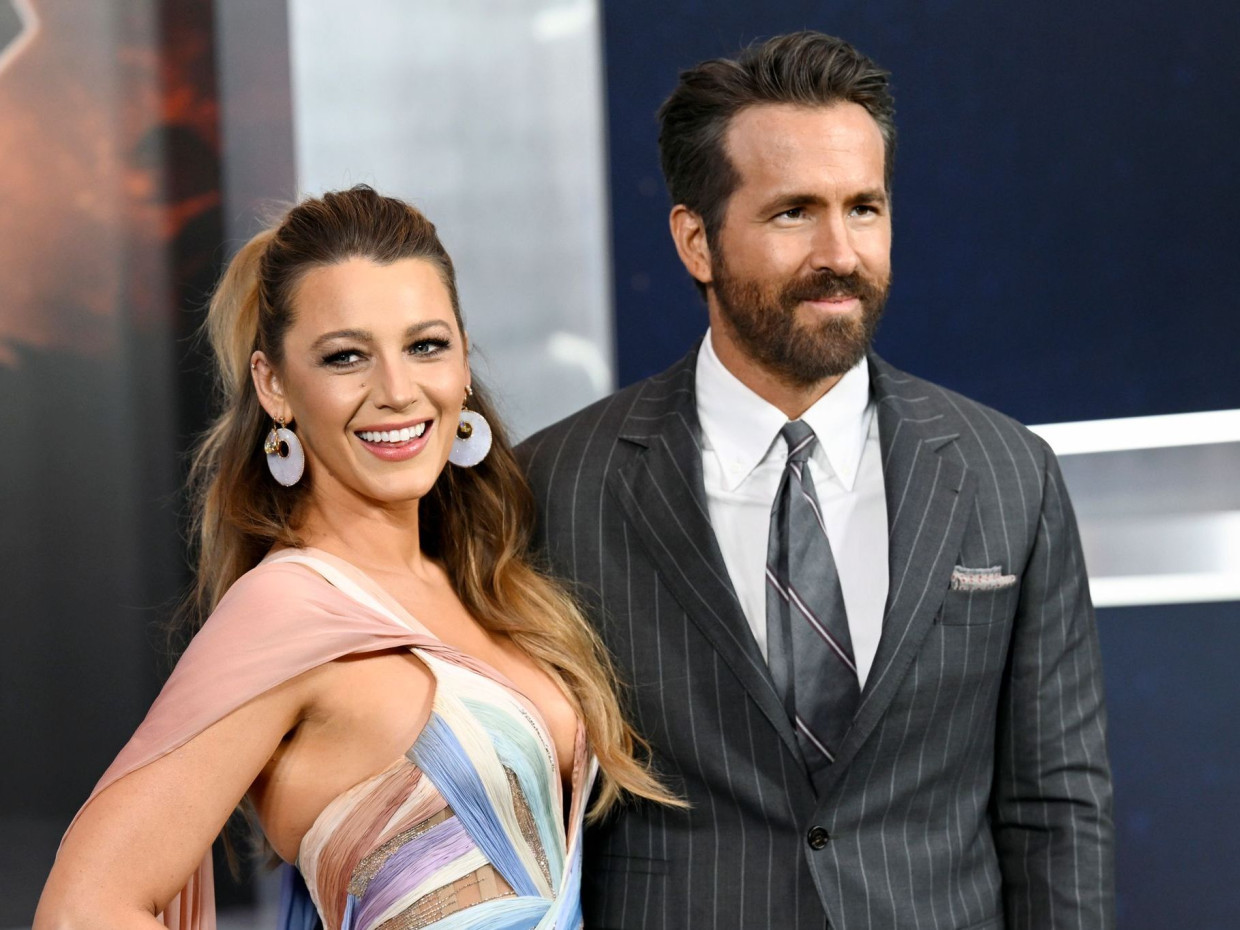 O Ryan Reynolds περιγράφει τις πρώτες στιγμές με το 4ο παιδί του ...