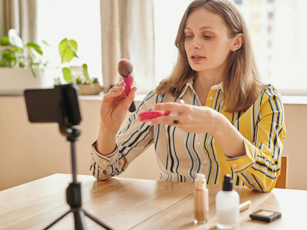 GRWM, Fit Check, ASMR και όλα τα trends που είδαμε στο TikTok το 2024 ...