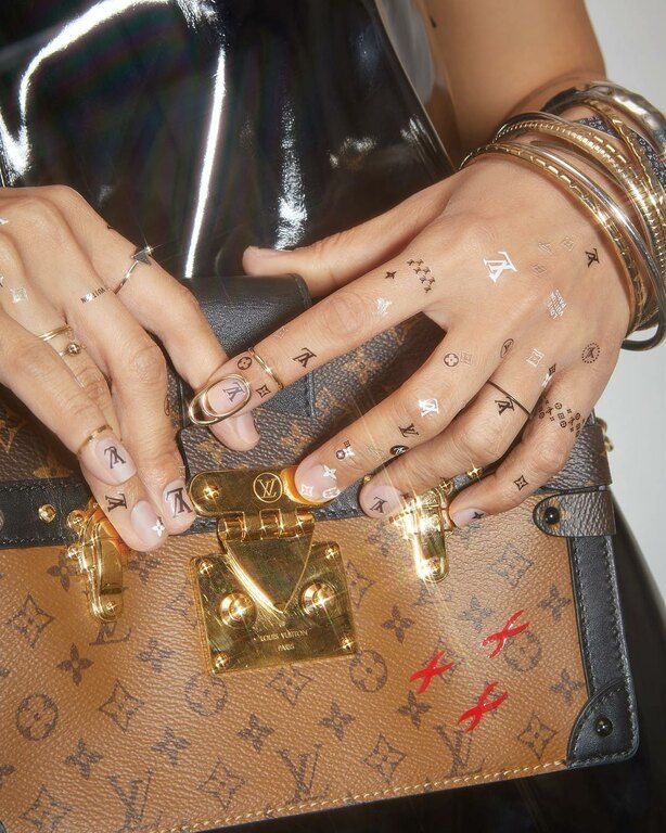 Τα #DesignerNails είναι το kitsch σχέδιο που αγαπάμε! - Queen.gr