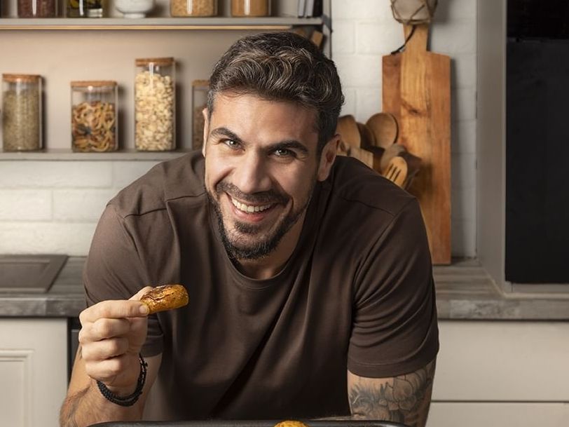 Άκης Πετρετζίκης: Πότε κάνει πρεμιέρα το Kitchen Lab και τα νέα ταξίδια ...