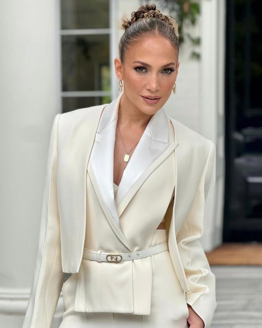 Η Jennifer Lopez με το Spiky Bun μάς κάνει να νοσταλγούμε τα 90s