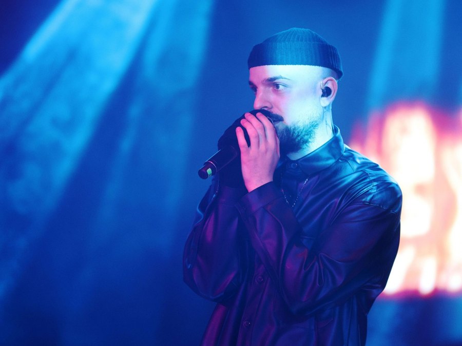 Ο APON παρουσίασε το άλμπουμ «Sexero» και έδειξε ότι ο αισθησιασμός δεν είναι μόνο στο «Γδύσου ...