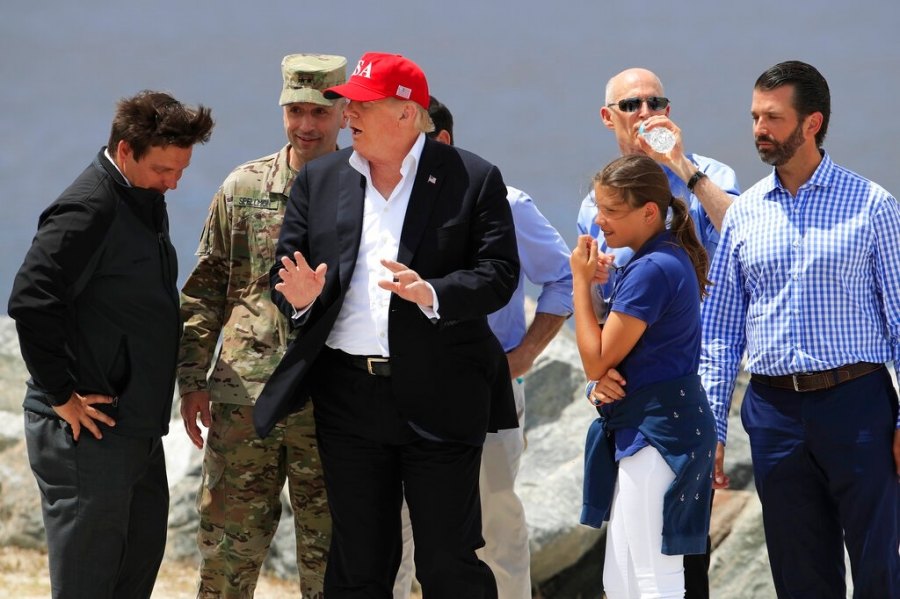 Ποια είναι η Kai Trump η 17χρονη εγγονή του Donald Trump που συγκίνησε